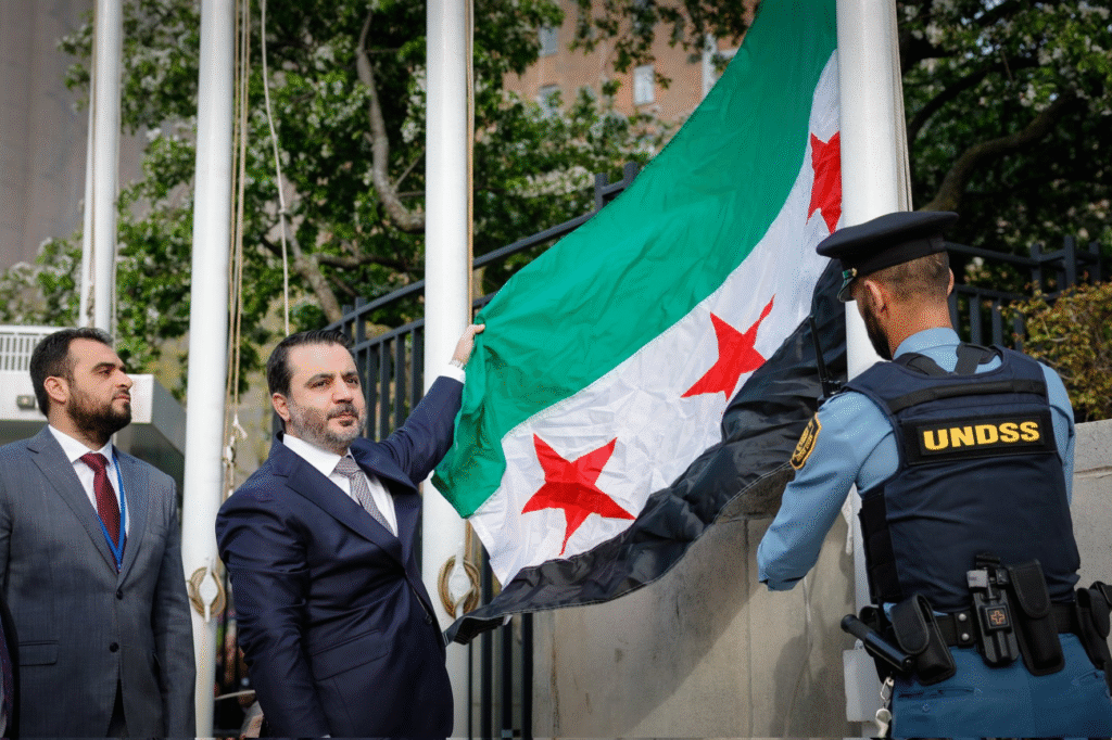 Syria’s New Flag Raised at United Nations During Key Visit - Hammer Mindset